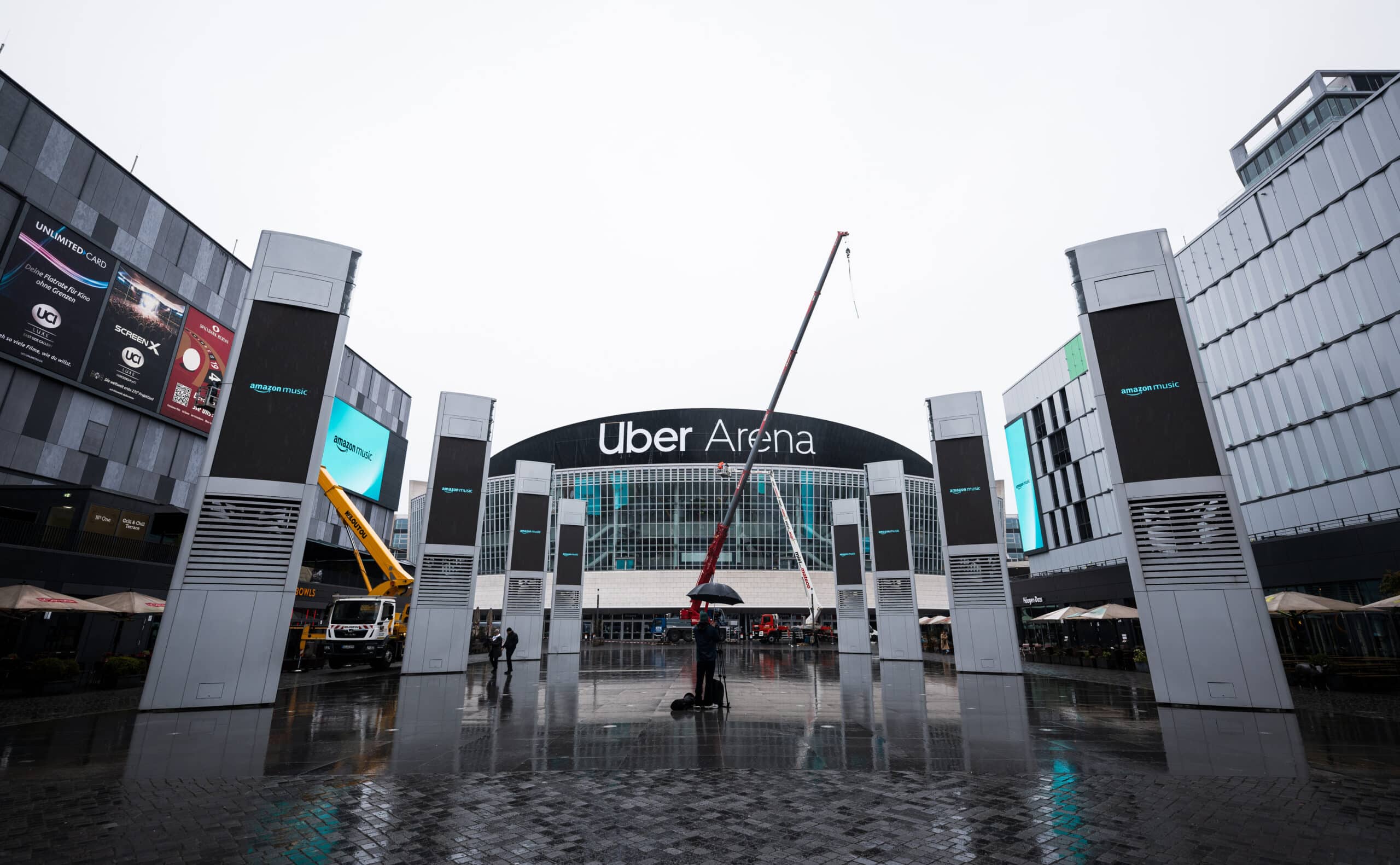 Berlin - Mercedes-Benz Arena ändert Namen in Uber Arena - Eishockey ...